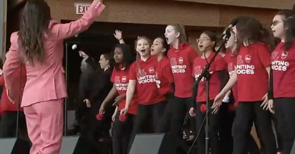 Uniting Voices Chicago's 'Paint the Town Red'… | Uniting Voices